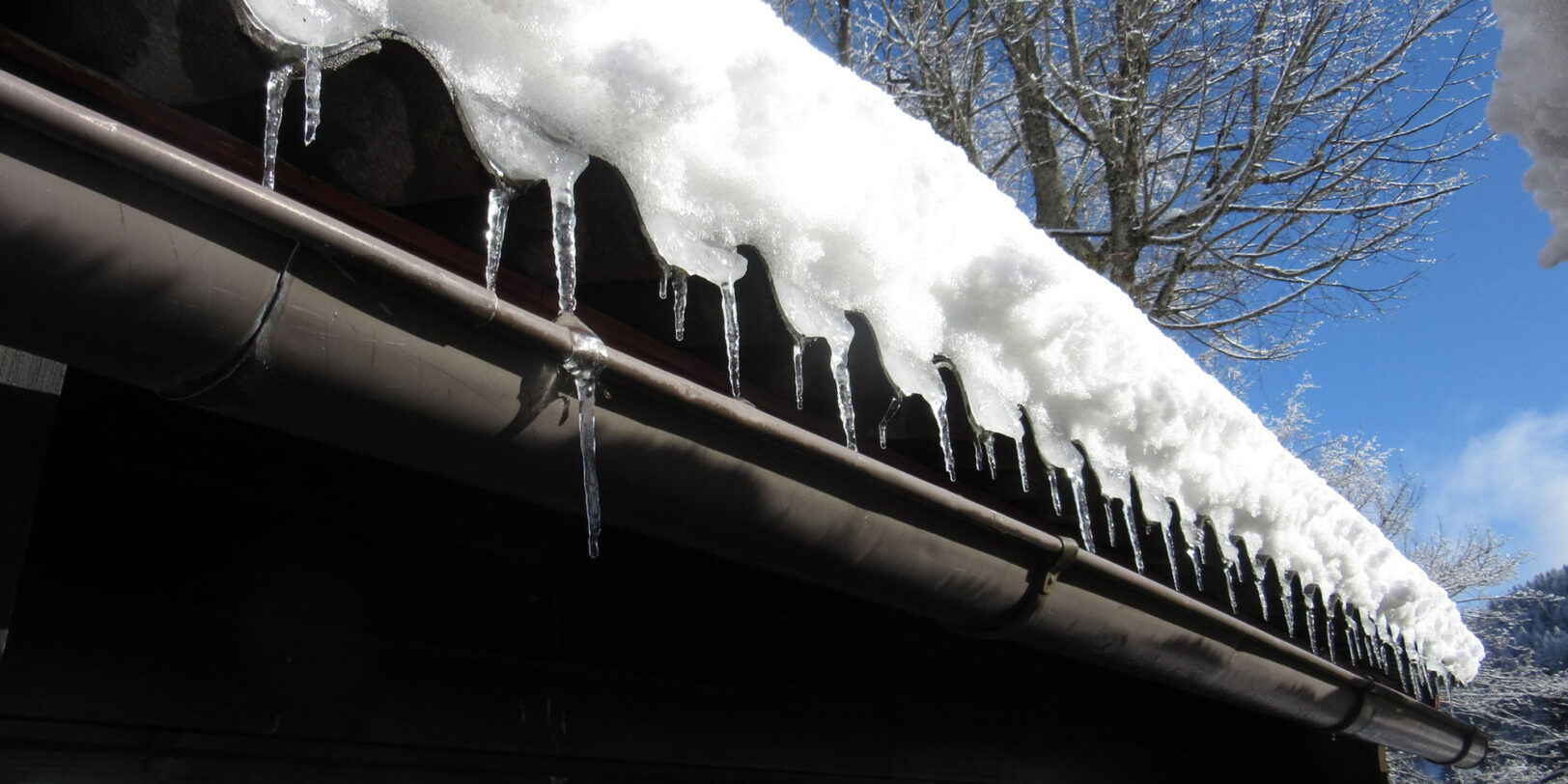 Dachrinne – alle Arten, von Kunststoff & Kupfer bis Zink - Heimmeister